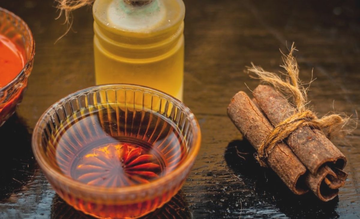 Tinh dầu quế là gì? Thành phần, công dụng và cách dùng hiệu quả - Matthew