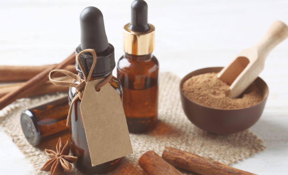 Tinh dầu quế là gì? Thành phần, công dụng và cách dùng hiệu quả - Matthew