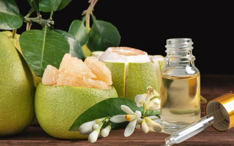 Cách xịt tinh dầu bưởi Dưỡng Tóc hiệu quả - Matthew